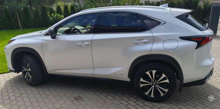 Balts Lexus NX 300h 2021 Viļņa, ar dzinēja tilpumu 2.49 L un nobraukumu 121 tūkst. km par 31900 €, foto 5 vietnē AUTOMOTO.COM.LV