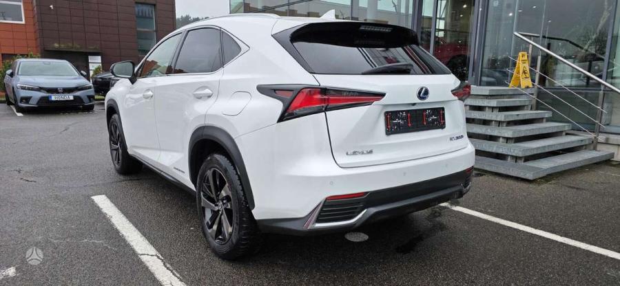 Balts Lexus NX 300h 2022 Viļņa, ar dzinēja tilpumu 2.49 L un nobraukumu 86 tūkst. km par 31500 €, foto 5 vietnē AUTOMOTO.COM.LV