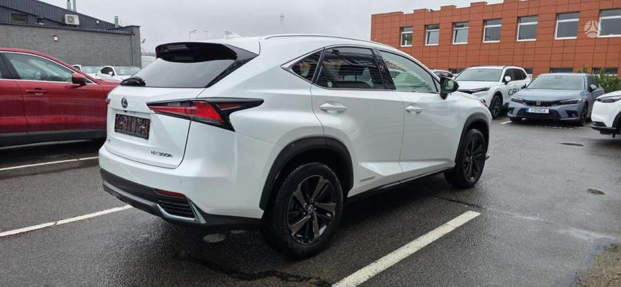 Balts Lexus NX 300h 2022 Viļņa, ar dzinēja tilpumu 2.49 L un nobraukumu 86 tūkst. km par 31500 €, foto 4 vietnē AUTOMOTO.COM.LV