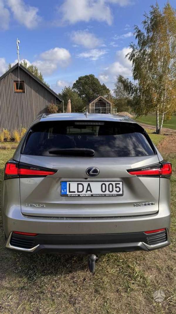 Dzeltens Lexus NX 300h 2018 Druskininkai, ar dzinēja tilpumu 2.49 L un nobraukumu 98 tūkst. km par 25000 €, foto 4 vietnē AUTOMOTO.COM.LV