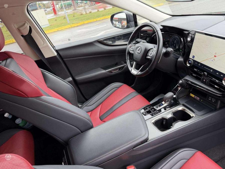 Black Lexus NX 350h 2022 in Vilnius, with an engine capacity of 2.50 L and mileage of 186 thousand km for 33500 €, photo 15 on AUTOMOTO.COM.LV