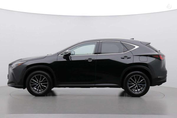 Black Lexus NX 350h 2022 in Vilnius, with an engine capacity of 2.49 L and mileage of 126 thousand km for 38900 €, photo 3 on AUTOMOTO.COM.LV