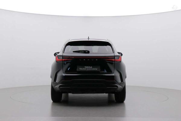 Black Lexus NX 350h 2022 in Vilnius, with an engine capacity of 2.49 L and mileage of 126 thousand km for 38900 €, photo 4 on AUTOMOTO.COM.LV