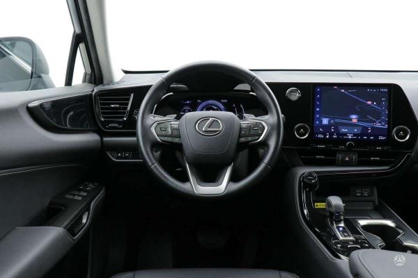 Black Lexus NX 350h 2022 in Vilnius, with an engine capacity of 2.49 L and mileage of 126 thousand km for 38900 €, photo 7 on AUTOMOTO.COM.LV