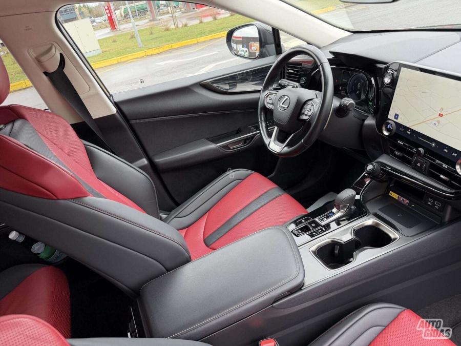 Black Lexus NX 350h 2022 in Vilnius, with an engine capacity of 2.50 L and mileage of 186 thousand km for 33500 €, photo 15 on AUTOMOTO.COM.LV