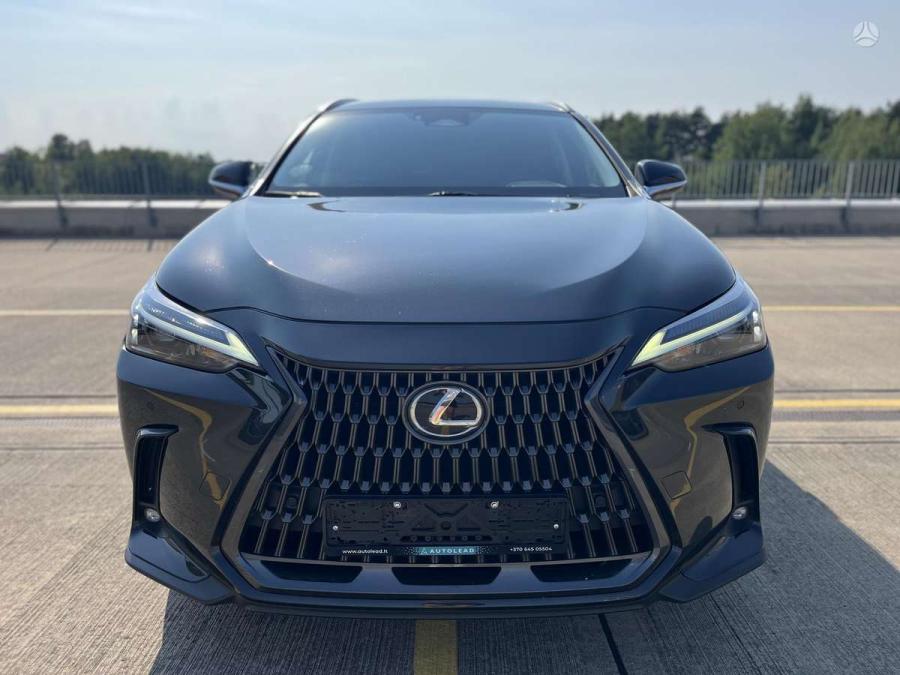 Черный Лексус NX 350h 2022 в Вильнюс, объемом двигателя 2.49 л и пробегом 200 тыс. км за 28999 €, фото 1 на AUTOMOTO.COM.LV