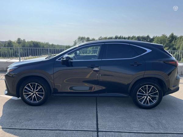 Черный Лексус NX 350h 2022 в Вильнюс, объемом двигателя 2.49 л и пробегом 200 тыс. км за 28999 €, фото 4 на AUTOMOTO.COM.LV