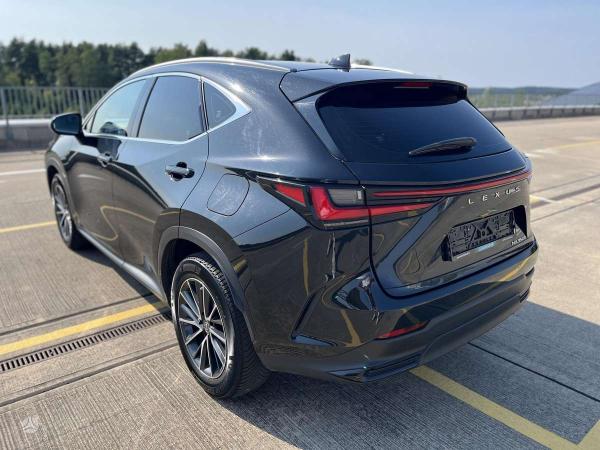 Черный Лексус NX 350h 2022 в Вильнюс, объемом двигателя 2.49 л и пробегом 200 тыс. км за 28999 €, фото 5 на AUTOMOTO.COM.LV
