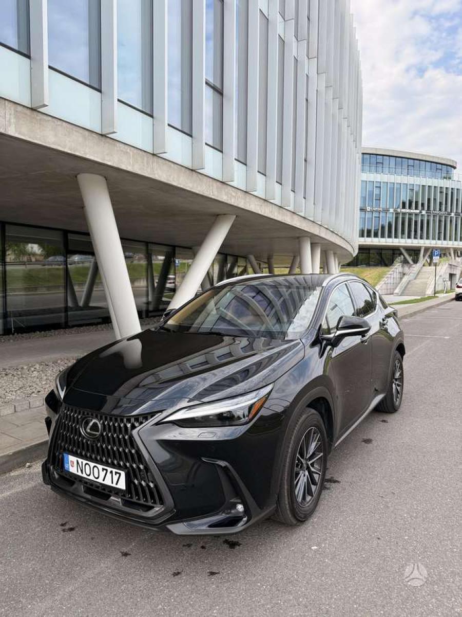 Черный Лексус NX 350h 2022 в Вильнюс, объемом двигателя 2.49 л и пробегом 40 тыс. км за 43700 €, фото 1 на AUTOMOTO.COM.LV