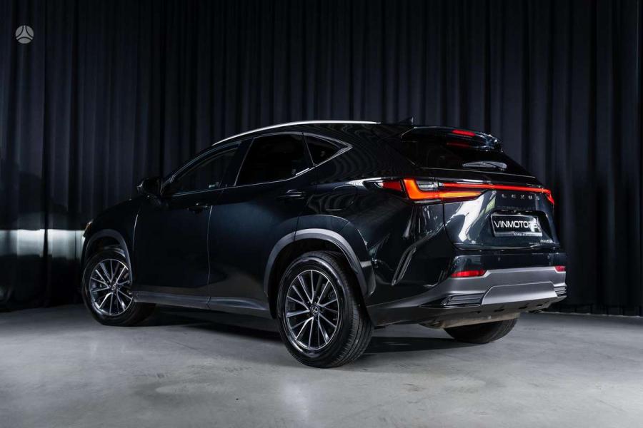 Black Lexus NX 350h 2022 in Vilnius, with an engine capacity of 2.49 L and mileage of 39 thousand km for 45999 €, photo 7 on AUTOMOTO.COM.LV