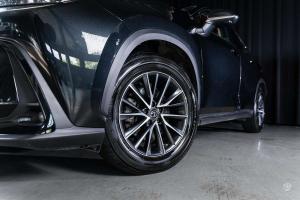 Black Lexus NX 350h 2022 in Vilnius, with an engine capacity of 2.49 L and mileage of 39 thousand km for 45999 €, photo 10 on AUTOMOTO.COM.LV