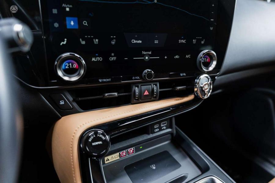Black Lexus NX 350h 2022 in Vilnius, with an engine capacity of 2.49 L and mileage of 39 thousand km for 45999 €, photo 25 on AUTOMOTO.COM.LV