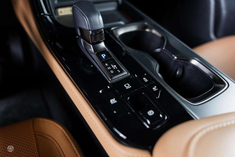 Black Lexus NX 350h 2022 in Vilnius, with an engine capacity of 2.49 L and mileage of 39 thousand km for 45999 €, photo 26 on AUTOMOTO.COM.LV