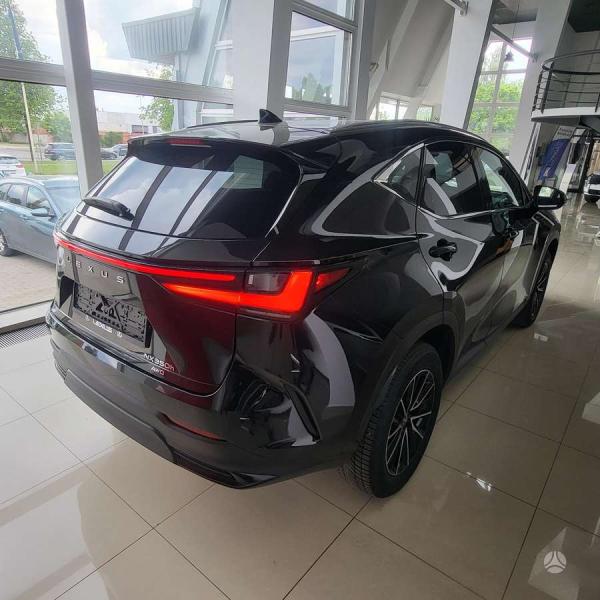 Black Lexus NX 350h 2022 in Siauliai, with an engine capacity of 2.50 L and mileage of 48 thousand km for 36999 €, photo 7 on AUTOMOTO.COM.LV