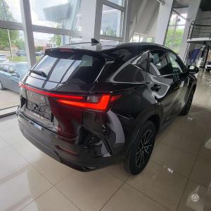 Черный Лексус NX 350h 2022 в Шяуляй, объемом двигателя 2.50 л и пробегом 48 тыс. км за 36999 €, фото 8 на AUTOMOTO.COM.LV