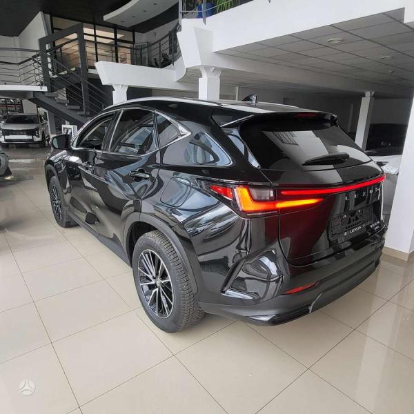 Black Lexus NX 350h 2022 in Siauliai, with an engine capacity of 2.50 L and mileage of 48 thousand km for 36999 €, photo 9 on AUTOMOTO.COM.LV