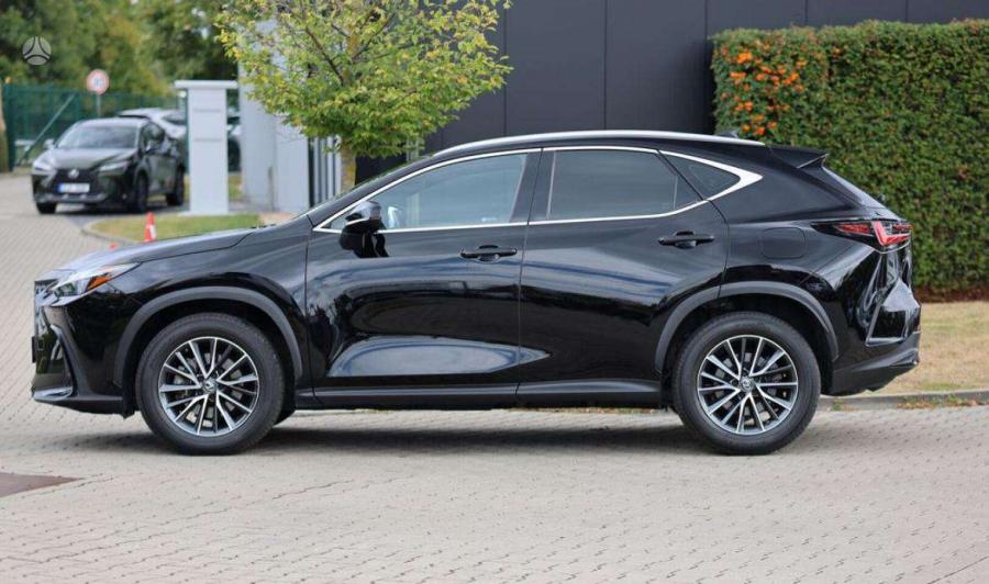Черный Лексус NX 350h 2022 в Вильнюс, объемом двигателя 2.50 л и пробегом 75 тыс. км за 39950 €, фото 3 на AUTOMOTO.COM.LV