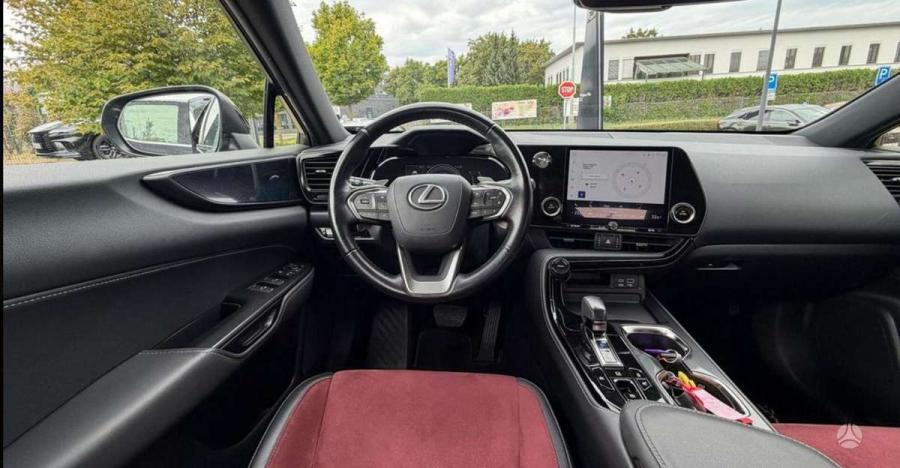 Черный Лексус NX 350h 2022 в Вильнюс, объемом двигателя 2.50 л и пробегом 75 тыс. км за 39950 €, фото 9 на AUTOMOTO.COM.LV