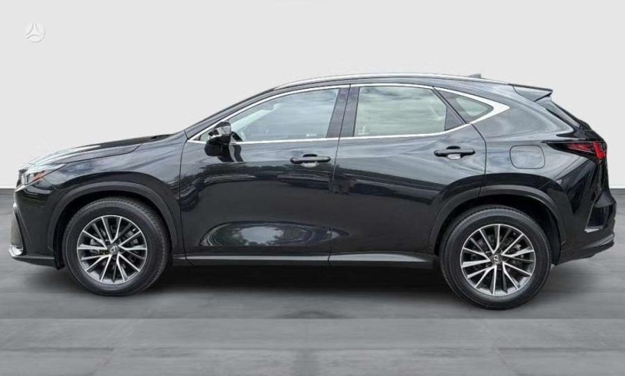 Черный Лексус NX 350h 2023 в Вильнюс, объемом двигателя 2.49 л и пробегом 46 тыс. км за 42000 €, фото 3 на AUTOMOTO.COM.LV