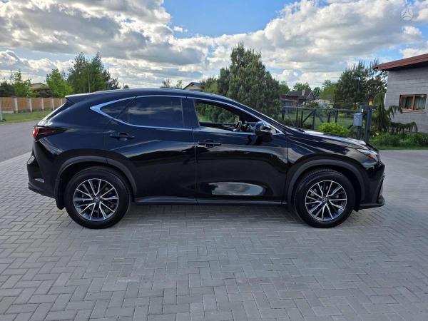 Melns Lexus NX 350h 2023 Panevēža, ar dzinēja tilpumu 2.49 L un nobraukumu 51 tūkst. km par 39000 €, foto 1 vietnē AUTOMOTO.COM.LV