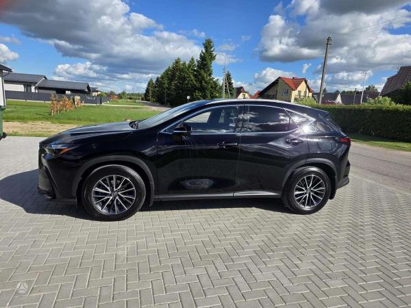 Melns Lexus NX 350h 2023 Panevēža, ar dzinēja tilpumu 2.49 L un nobraukumu 51 tūkst. km par 39000 €, foto 2 vietnē AUTOMOTO.COM.LV