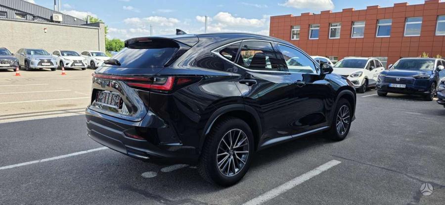 Черный Лексус NX 350h 2024 в Вильнюс, объемом двигателя 2.49 л и пробегом 42 тыс. км за 48850 €, фото 5 на AUTOMOTO.COM.LV