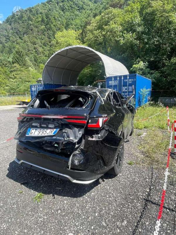 Melns Lexus NX 350h 2024 Telšiai, ar dzinēja tilpumu 2.50 L un nobraukumu 54 tūkst. km par 8600 €, foto 1 vietnē AUTOMOTO.COM.LV