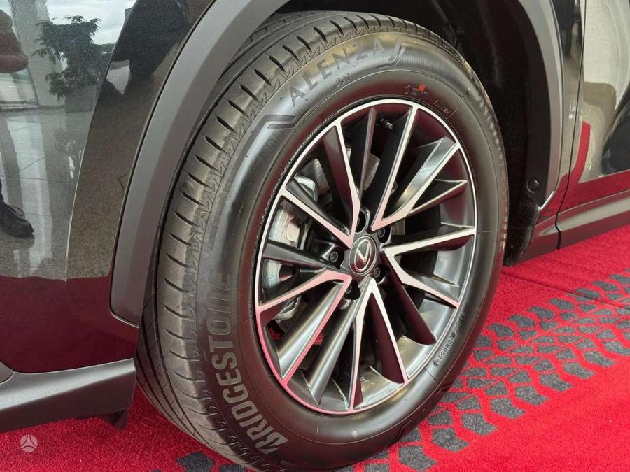 Черный Лексус NX 350h 2024 в Шяуляй, объемом двигателя 2.49 л и пробегом 9 тыс. км за 42900 €, фото 28 на AUTOMOTO.COM.LV