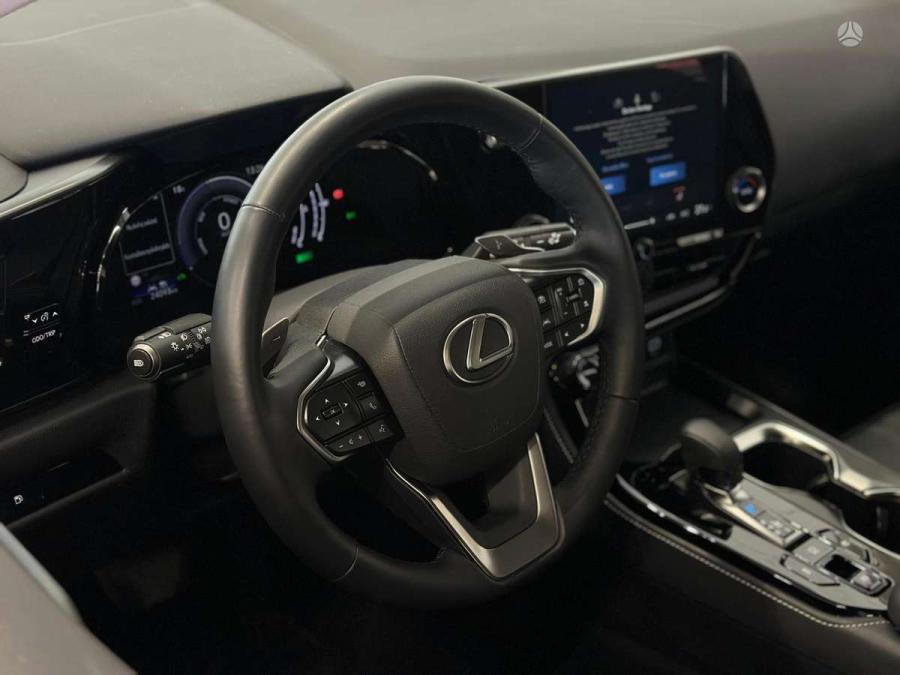 Black Lexus NX 350h 2025 in Kaunas, with an engine capacity of 2.49 L and mileage of 24 thousand km for 43200 €, photo 11 on AUTOMOTO.COM.LV