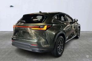 Green Lexus NX 350h 2022 in Vilnius, with an engine capacity of 0.00 L and mileage of 62 thousand km for 42000 €, photo 5 on AUTOMOTO.COM.LV