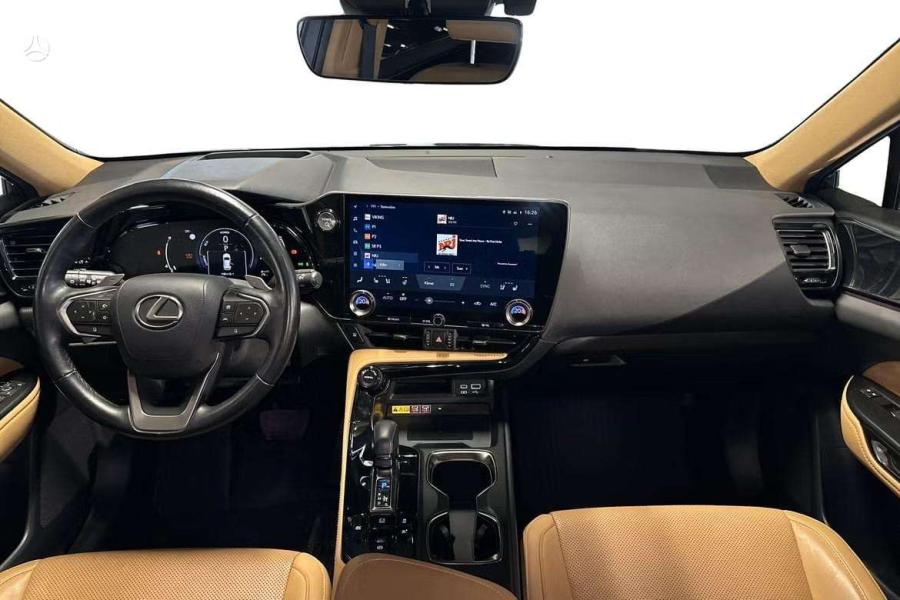 Green Lexus NX 350h 2022 in Vilnius, with an engine capacity of 0.00 L and mileage of 62 thousand km for 42000 €, photo 6 on AUTOMOTO.COM.LV