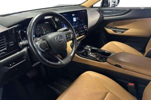 Green Lexus NX 350h 2022 in Vilnius, with an engine capacity of 0.00 L and mileage of 62 thousand km for 42000 €, photo 7 on AUTOMOTO.COM.LV