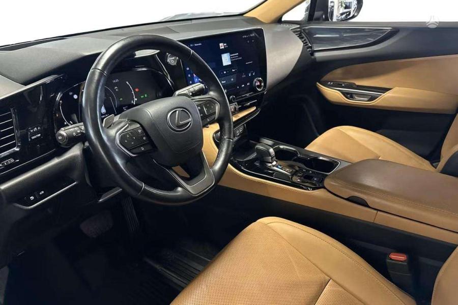 Green Lexus NX 350h 2022 in Vilnius, with an engine capacity of 0.00 L and mileage of 62 thousand km for 42000 €, photo 7 on AUTOMOTO.COM.LV