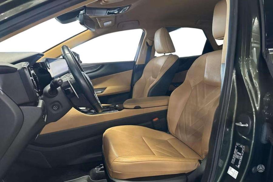 Green Lexus NX 350h 2022 in Vilnius, with an engine capacity of 0.00 L and mileage of 62 thousand km for 42000 €, photo 8 on AUTOMOTO.COM.LV