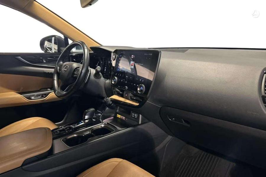 Green Lexus NX 350h 2022 in Vilnius, with an engine capacity of 0.00 L and mileage of 62 thousand km for 42000 €, photo 9 on AUTOMOTO.COM.LV