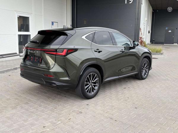 Green Lexus NX 350h 2023 in Vilnius, with an engine capacity of 2.49 L and mileage of 67 thousand km for 39500 €, photo 5 on AUTOMOTO.COM.LV