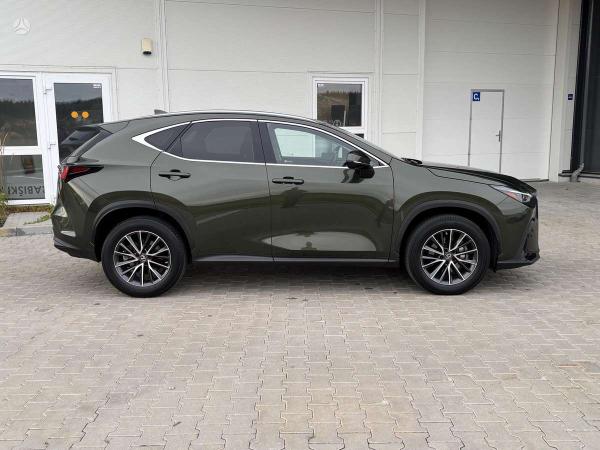 Green Lexus NX 350h 2023 in Vilnius, with an engine capacity of 2.49 L and mileage of 67 thousand km for 39500 €, photo 7 on AUTOMOTO.COM.LV