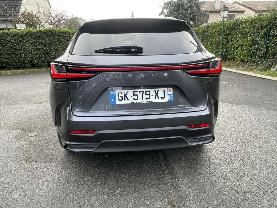 Grey Lexus NX 350h 2022 in Vilnius, with an engine capacity of 2.49 L and mileage of 169 thousand km for 33500 €, photo 4 on AUTOMOTO.COM.LV