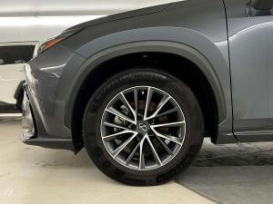 Серый Лексус NX 350h 2022 в Вильнюс, объемом двигателя 2.49 л и пробегом 138 тыс. км за 38900 €, фото 16 на AUTOMOTO.COM.LV