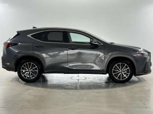 Серый Лексус NX 350h 2022 в Вильнюс, объемом двигателя 2.49 л и пробегом 138 тыс. км за 38900 €, фото 17 на AUTOMOTO.COM.LV