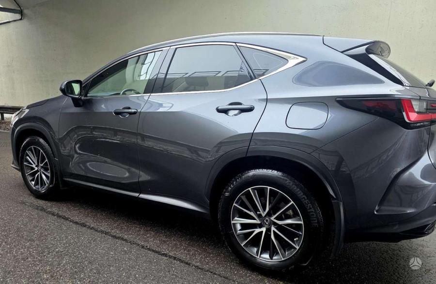 Grey Lexus NX 350h 2023 in Marijampole, with an engine capacity of 2.49 L and mileage of 34 thousand km for 39900 €, photo 3 on AUTOMOTO.COM.LV
