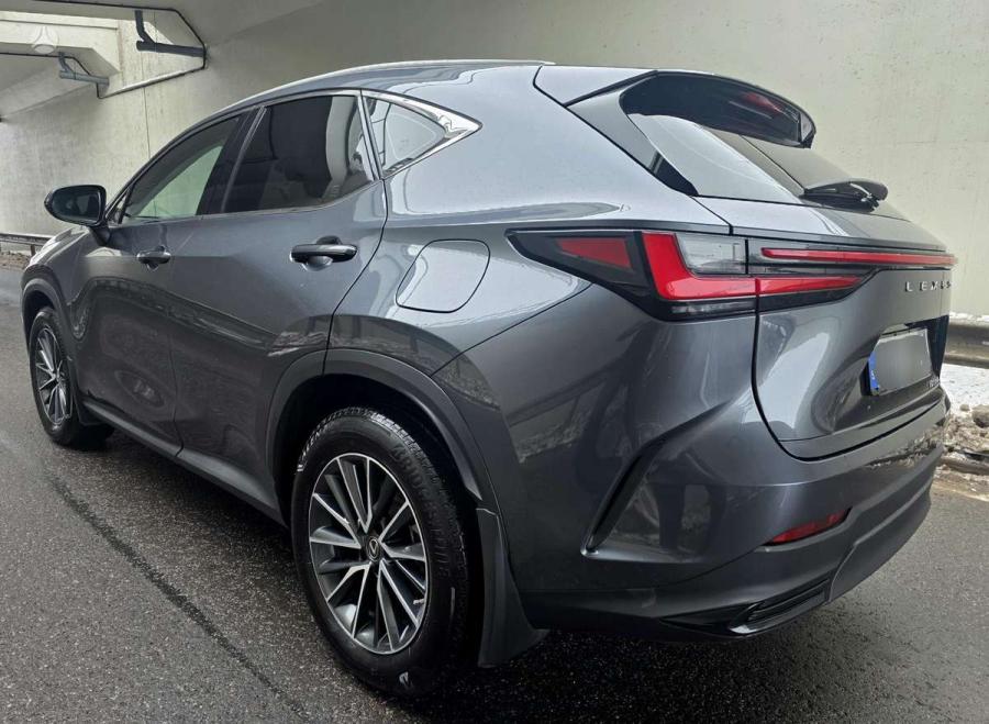 Grey Lexus NX 350h 2023 in Marijampole, with an engine capacity of 2.49 L and mileage of 34 thousand km for 39900 €, photo 4 on AUTOMOTO.COM.LV