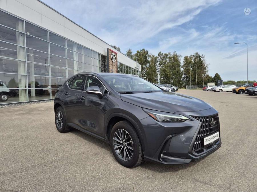 Серый Лексус NX 350h 2023 в Паневежис, объемом двигателя 2.49 л и пробегом 95 тыс. км за 33999 €, фото 4 на AUTOMOTO.COM.LV