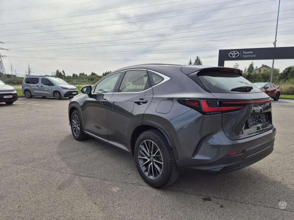 Серый Лексус NX 350h 2023 в Паневежис, объемом двигателя 2.49 л и пробегом 95 тыс. км за 33999 €, фото 8 на AUTOMOTO.COM.LV