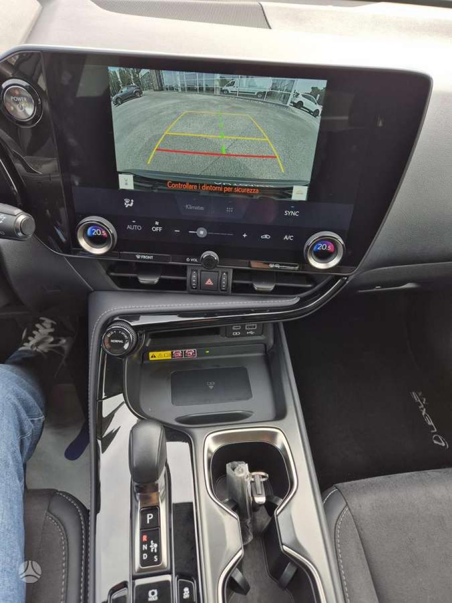 Серый Лексус NX 350h 2023 в Паневежис, объемом двигателя 2.49 л и пробегом 95 тыс. км за 33999 €, фото 21 на AUTOMOTO.COM.LV