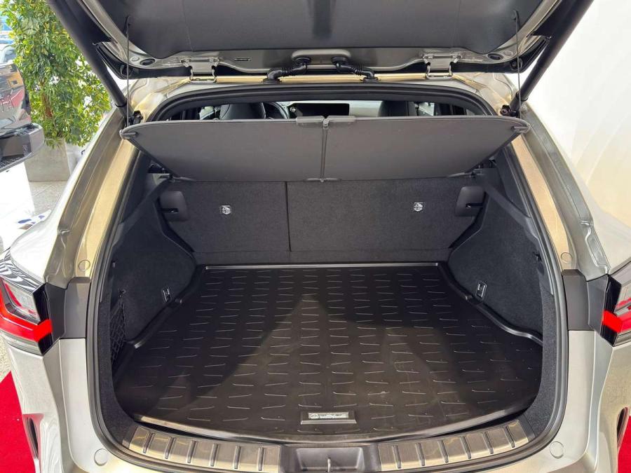 Pelēks Lexus NX 350h 2023 Šauļi, ar dzinēja tilpumu 2.49 L un nobraukumu 24 tūkst. km par 42900 €, foto 8 vietnē AUTOMOTO.COM.LV