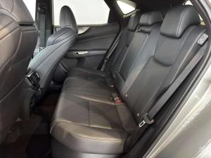 Pelēks Lexus NX 350h 2023 Šauļi, ar dzinēja tilpumu 2.49 L un nobraukumu 24 tūkst. km par 42900 €, foto 28 vietnē AUTOMOTO.COM.LV
