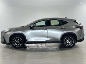 Серый Лексус NX 350h 2023 в Вильнюс, объемом двигателя 2.49 л и пробегом 117 тыс. км за 39900 €, фото 4 на AUTOMOTO.COM.LV