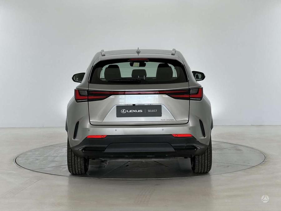 Серый Лексус NX 350h 2023 в Вильнюс, объемом двигателя 2.49 л и пробегом 117 тыс. км за 39900 €, фото 5 на AUTOMOTO.COM.LV