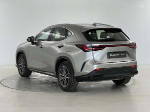 Серый Лексус NX 350h 2023 в Вильнюс, объемом двигателя 2.49 л и пробегом 117 тыс. км за 39900 €, фото 18 на AUTOMOTO.COM.LV